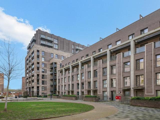 3 bedroom flat for sale