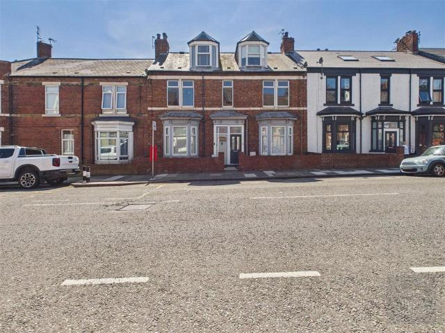 3 bedroom flat for sale