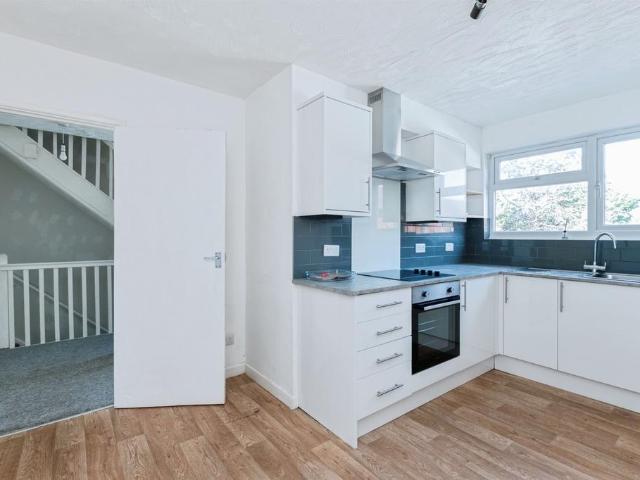 3 bedroom flat for sale