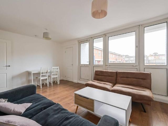 3 bedroom flat for sale