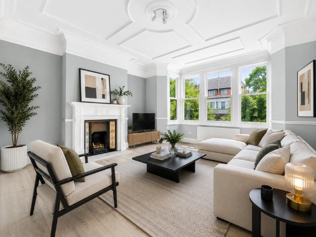 3 bedroom flat for sale