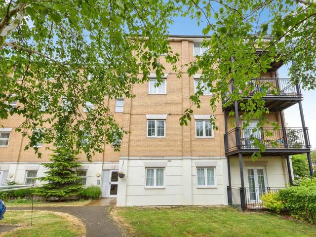3 bedroom flat for sale