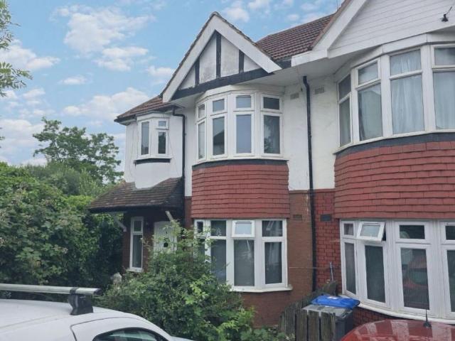 3 bedroom flat for sale