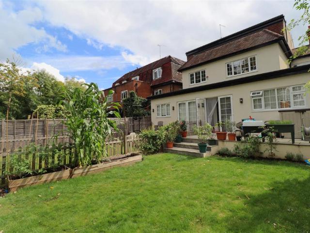 3 bedroom flat for sale