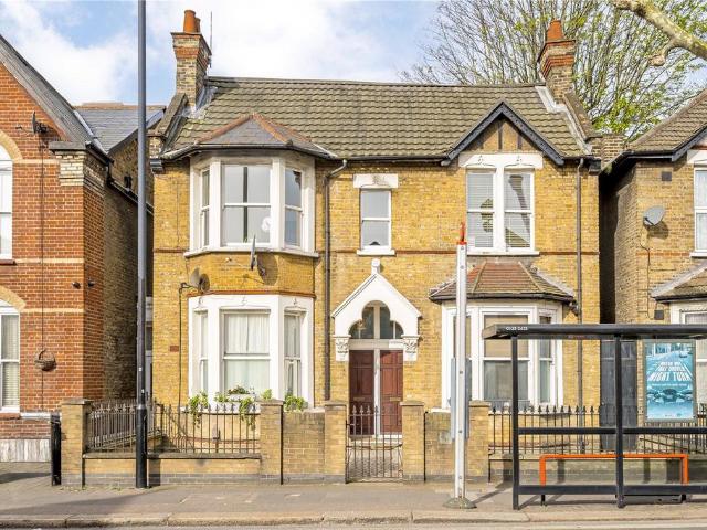 3 bedroom flat for sale