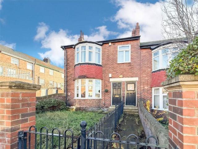 3 bedroom flat for sale