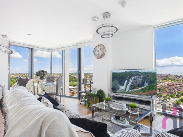 3 bedroom flat for sale