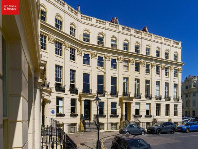 3 bedroom flat for sale