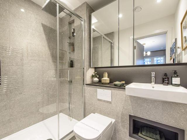 3 bedroom flat for sale