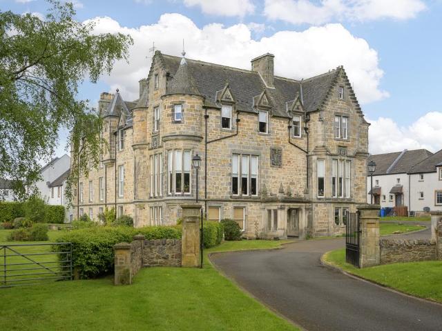 3 bedroom flat for sale