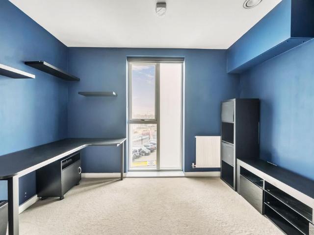 3 bedroom flat for sale
