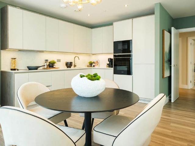 3 bedroom flat for sale