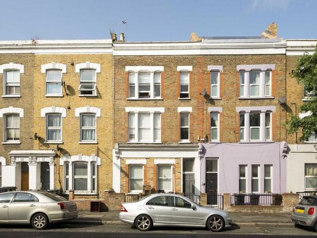 3 bedroom flat for sale
