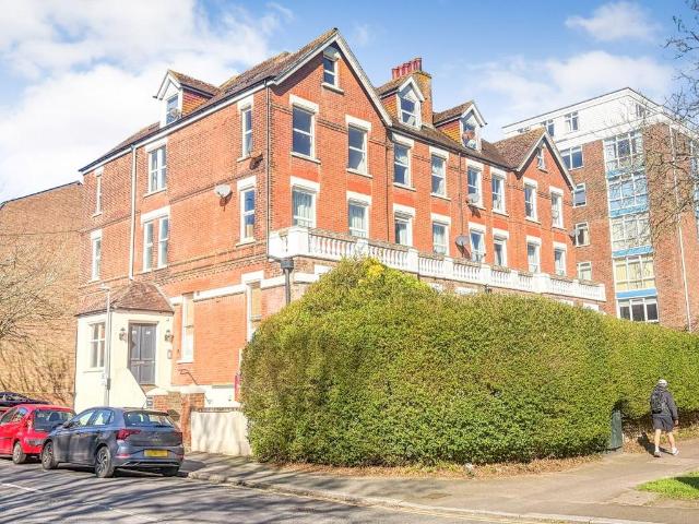 3 bedroom flat for sale