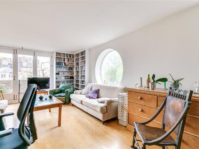 3 bedroom flat for sale