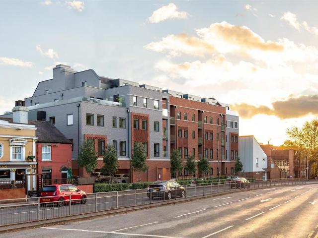 3 bedroom flat for sale