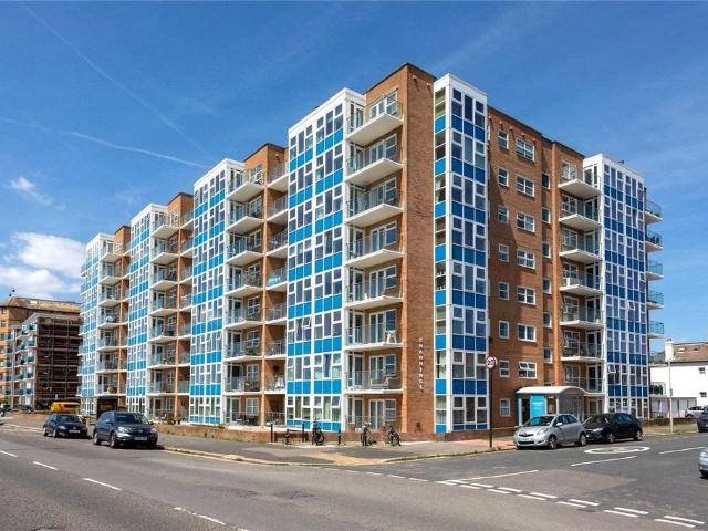 3 bedroom flat for sale