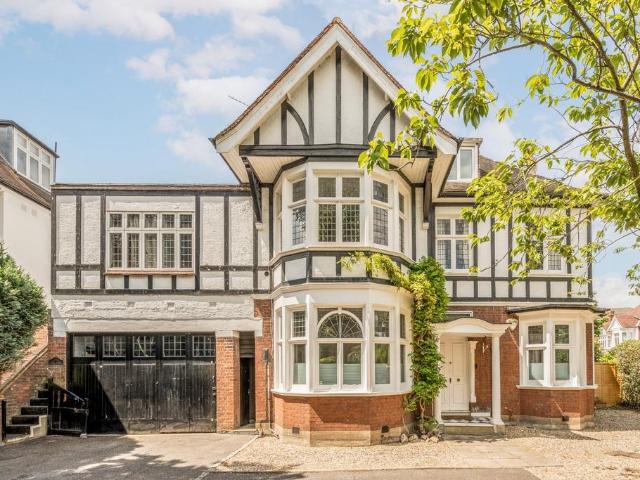 3 bedroom flat for sale
