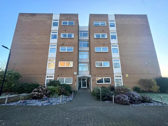 3 bedroom flat for sale