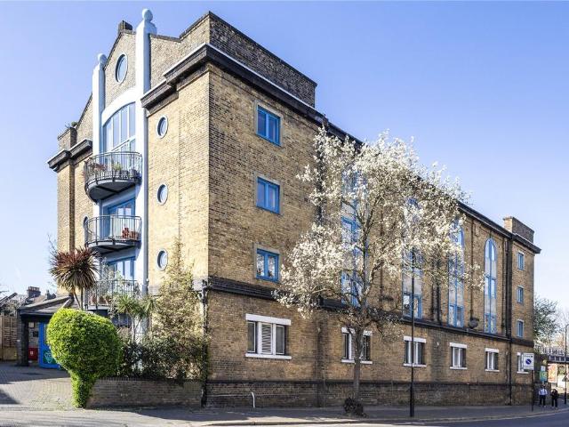 3 bedroom flat for sale