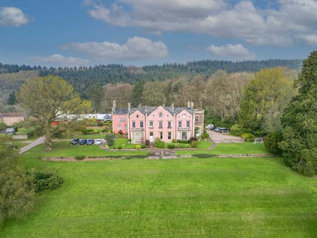 3 bedroom flat for sale
