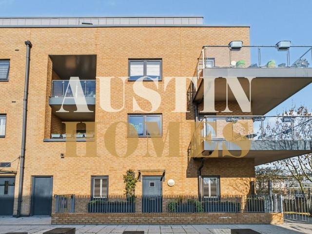 3 bedroom flat for sale