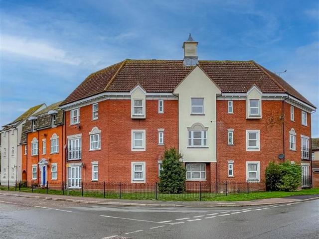 3 bedroom flat for sale