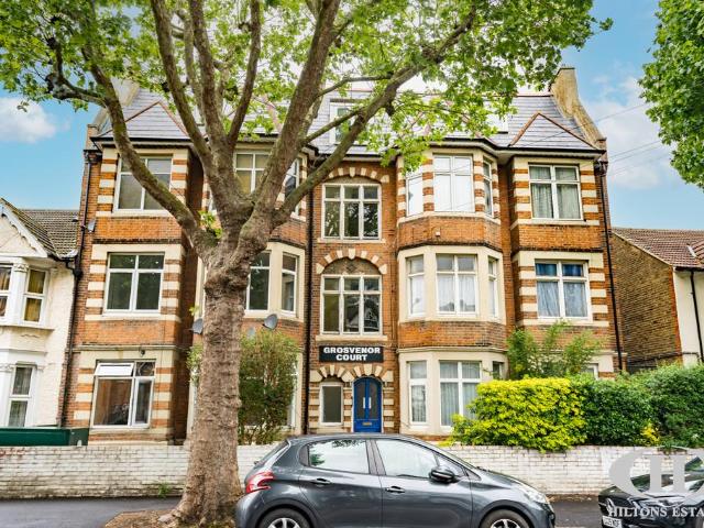 3 bedroom flat for sale