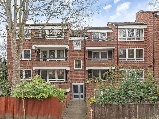 3 bedroom flat for sale