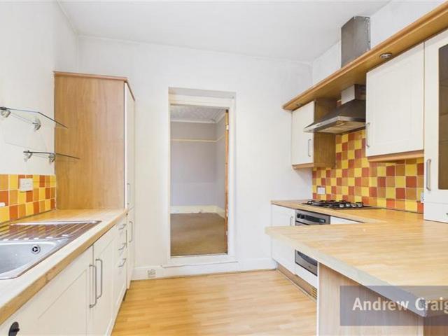 3 bedroom flat for sale
