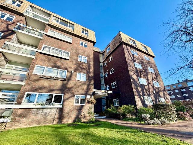 3 bedroom flat for sale