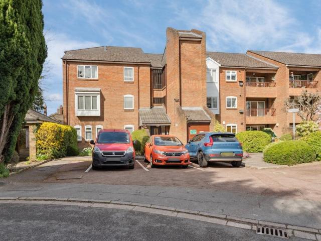 3 bedroom flat for sale