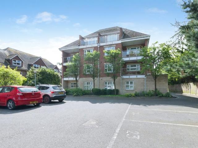 3 bedroom flat for sale