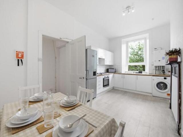 3 bedroom flat for sale in 4/3 South Oxford Street, Edinburgh, EH8