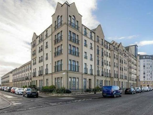 3 bedroom flat for sale in 68 6 Newhaven Place Newhaven Edinburgh EH6 4TG EH6