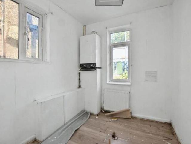 3 bedroom flat for sale in 82 Holly Hill Road, Erith, Kent, DA8 1QD, DA8