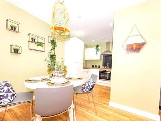 3 Bedroom Flat For Sale In 9 Michigan Avenue, Salford