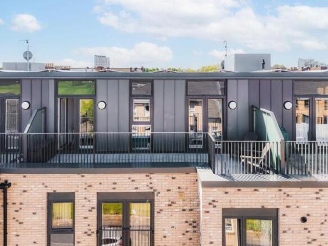 3 bedroom flat for sale in 17 Burgh Hall Street, Partick, G11