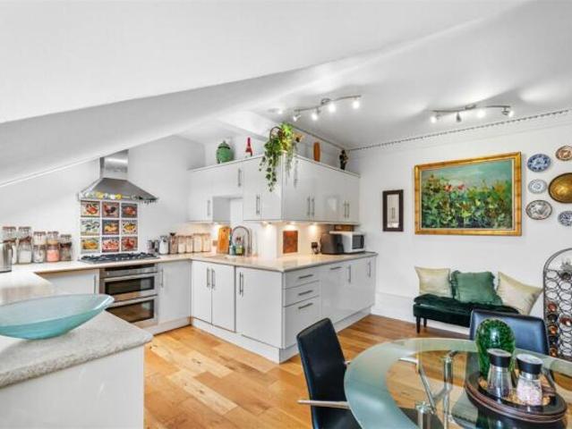 3 bedroom flat for sale in 2/ 8 Cleveden Crescent, Kelvinside, G12 0PB, G12