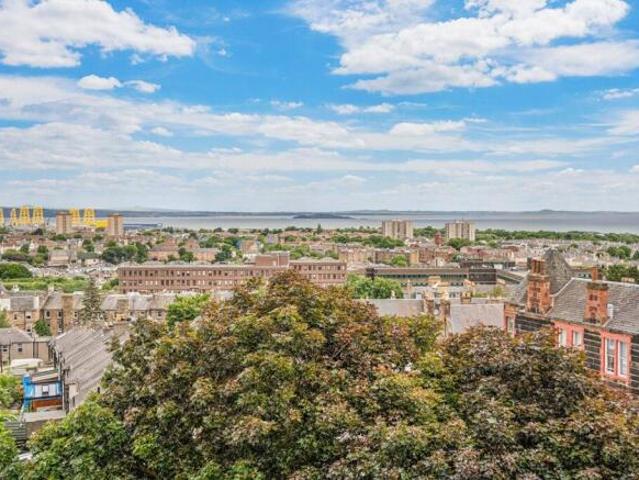 3 bedroom flat for sale in 37 Queen's Park Court, Willowbrae, Edinburgh, EH8 7DX, EH8