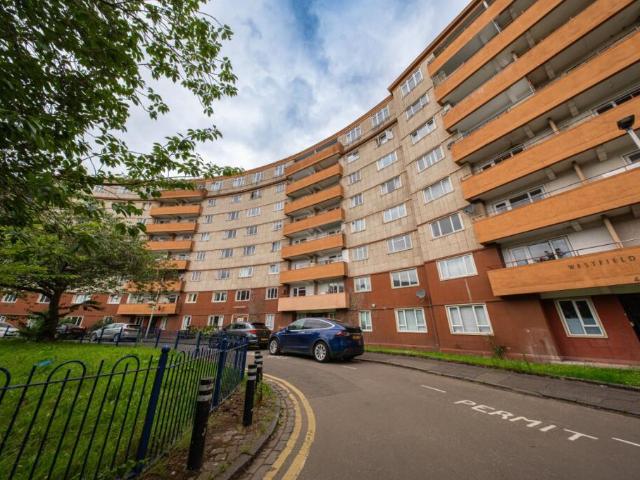 3 bedroom flat for sale in 3/ Westfield Court, Edinburgh, EH11