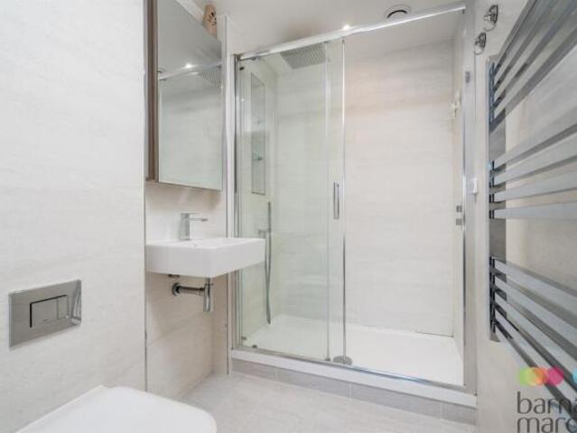 3 bedroom flat for sale in Thonrey Close, London, NW9