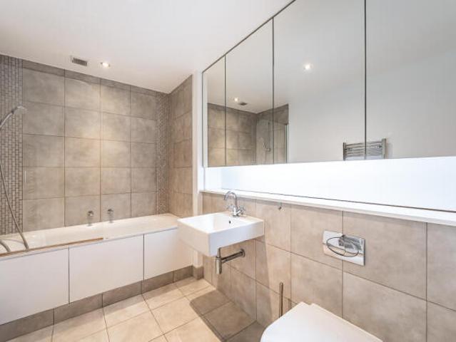 3 bedroom flat for sale in The Boulevard, London, SW6