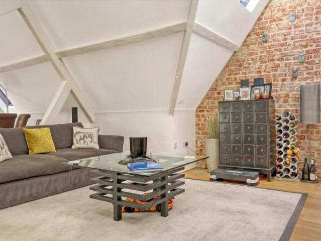3 bedroom flat for sale in The Galleries, Brentwood, CM14