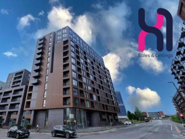 3 bedroom flat for sale in The Landmark, 30 Oldfield Road, Salford, M5