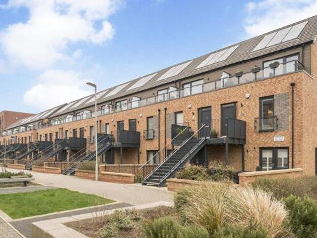 3 Bedroom Flat For Sale In The Shore