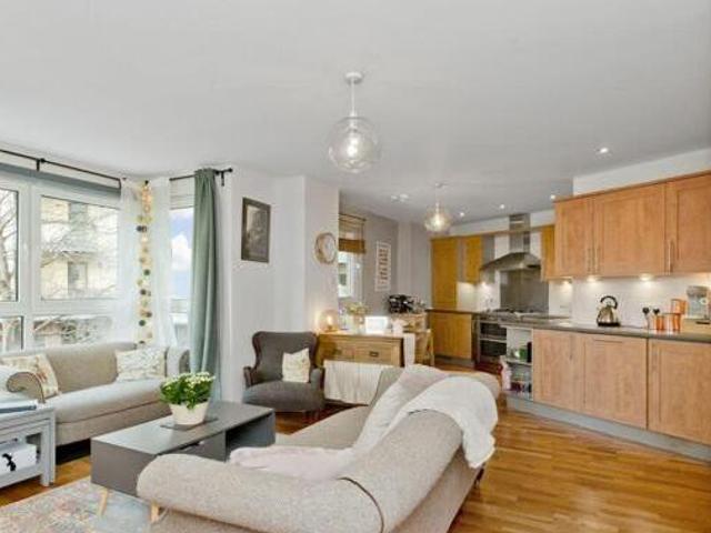 3 Bedroom Flat For Sale In The Shore, Edinburgh
