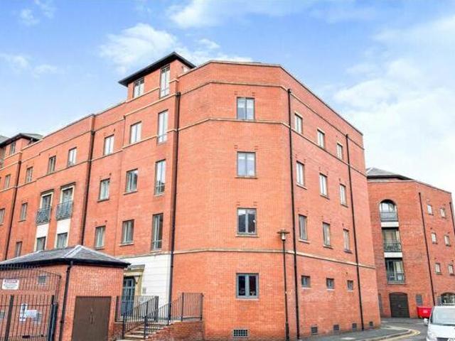 3 Bedroom Flat For Sale In The Square, Chester