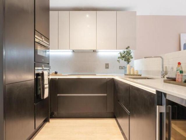 3 bedroom flat for sale in Triathlon Point, Madison Way, Stratford, Newham, London, E20
