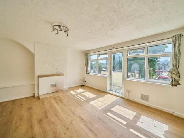 3 bedroom flat for sale in Trinity Gardens, London, E16